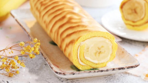 Banana Tiger Skin Cake Roll - How do you cut a cake roll?