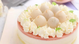 Summer Lychee Mousse - What is the best knife for cutting cake?